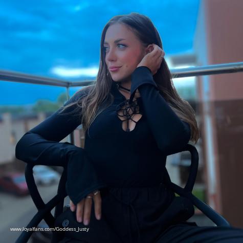 Findom Goddess Justy’s Official Social Fan Page | LoyalFans