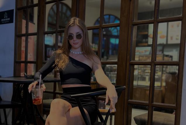 Mmm She Devil… - Dream Goddess Justyna Official Photos | www.Loyalfans.com