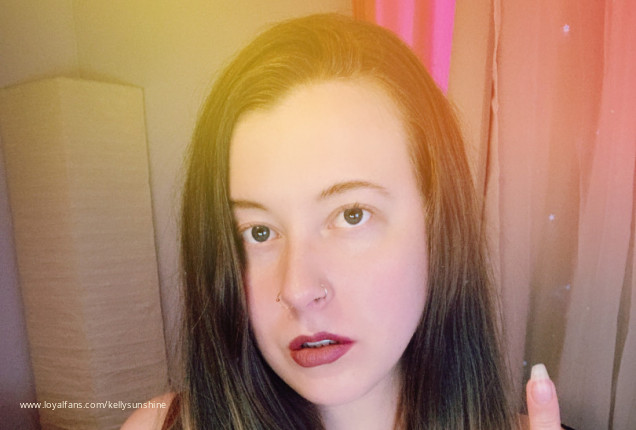 Go on and suck my middle finger, loser. - Goddess Kelly Sunshine ...