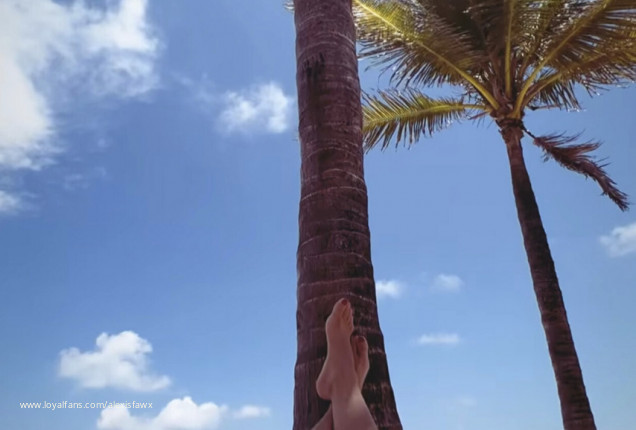 ℕ𝕠 𝕓𝕒𝕕 𝕕𝕒𝕪𝕤 - Alexis Fawx Official Photos | www.Loyalfans.com