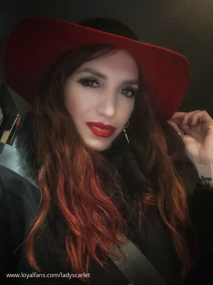 Donna con cappello/Woman with hat - Lady Scarlet Official Photos | www ...