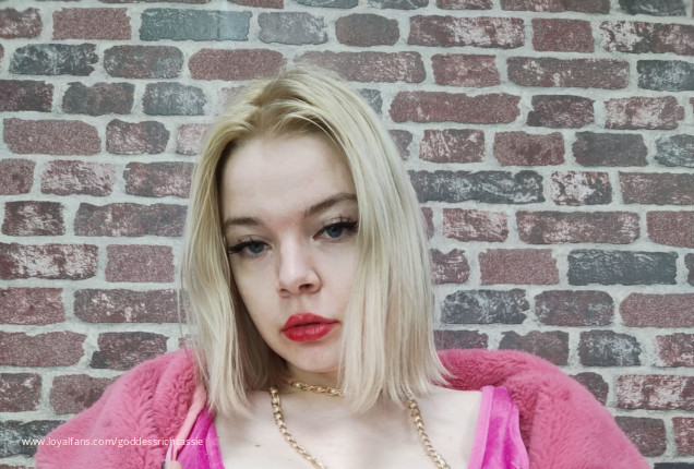 If Youre So Eager To Be Humiliated You Can Text Me Richgoddesscassie Official Photos