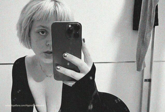 Bimbo Bubbles - HypnoGoddess Iris Official Photos | www.Loyalfans.com