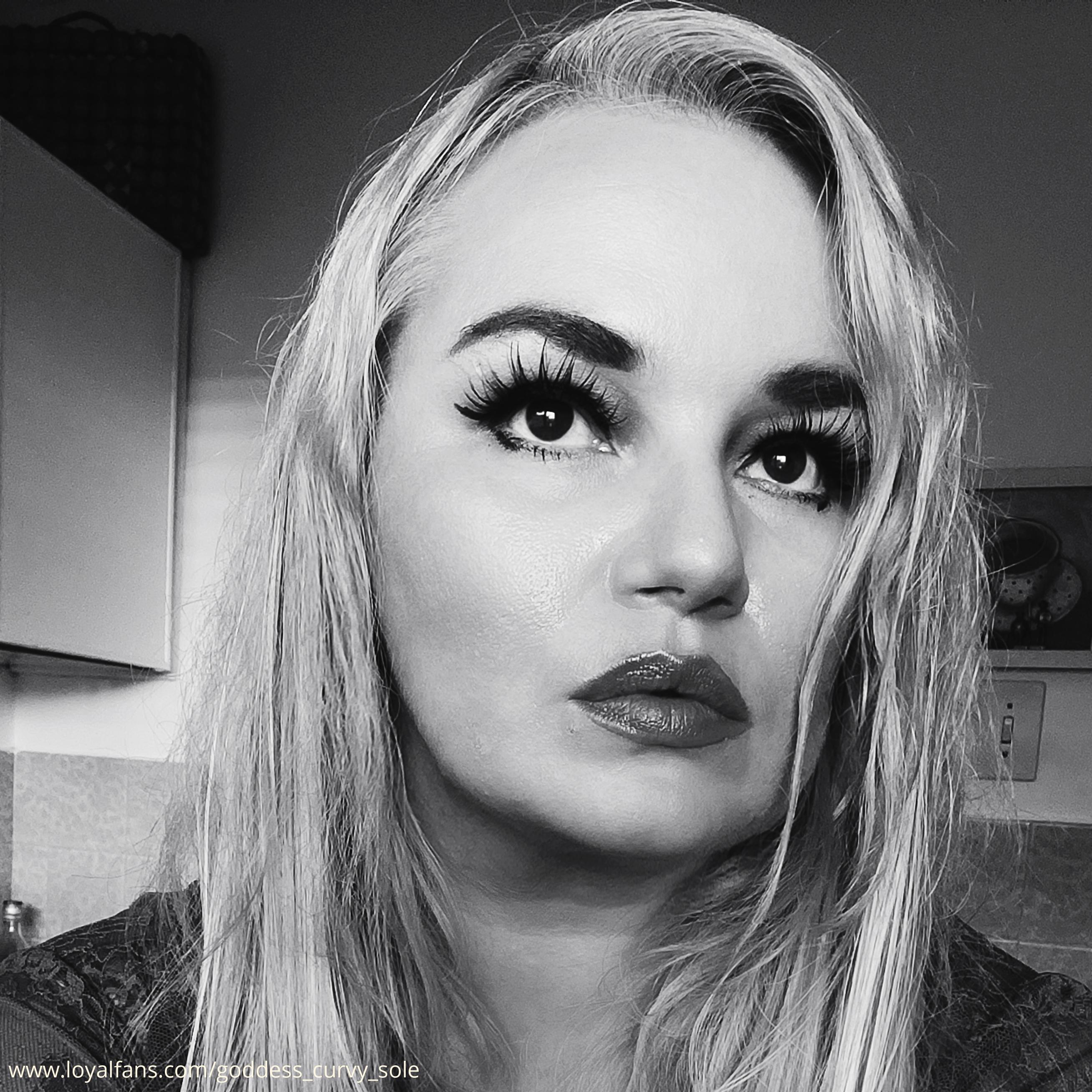 Curvy Sole Goddess's Personalized Video Shout-Outs | LoyalFans