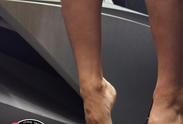 Feeling absolutely glamorous in this tanning bed today ...