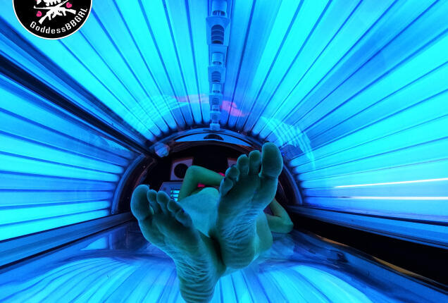 Come inside my subscriber area... and worship my feet, footbitch ...