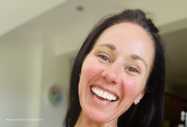 Happy Friday!! - Kelly Hart Official Photos | www.Loyalfans.com