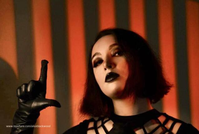 Red shiny pantyhose! - MistressAliceBlackwood Official Profile | www ...