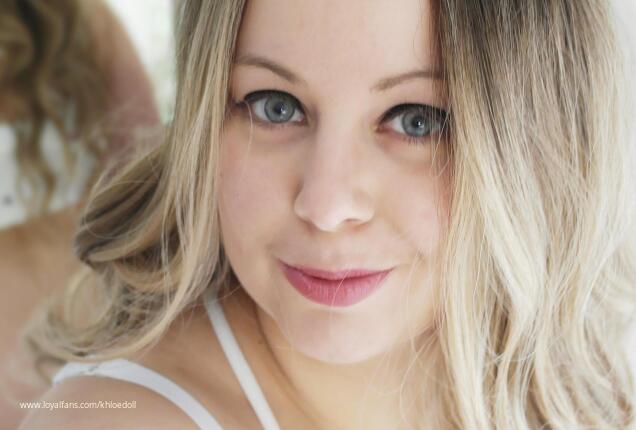 Painting my toenails red - Khloe Doll Official Profile | www.Loyalfans.com