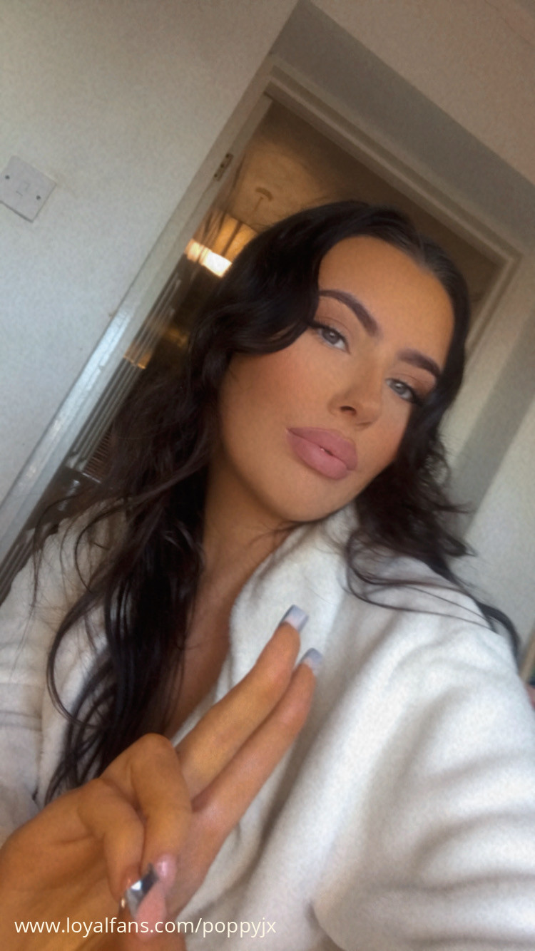 poppy jones's videos and clips | Official account | LoyalFans