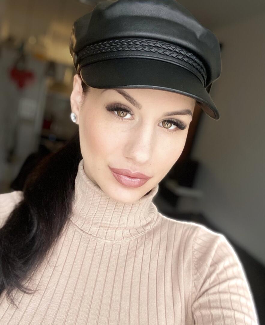 Zoe Zolton’s Official Social Fan Page | LoyalFans