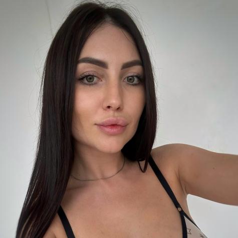 Caroline Miller’s Official Social Fan Page | LoyalFans