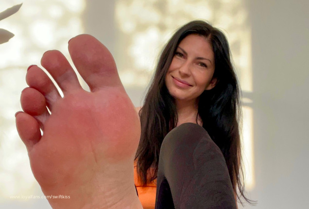 Sweaty soles after workout - WORSHIP PRINCESS GIGI Official Profile ...