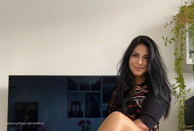 My legs are a weapon for mass destruction - WORSHIP PRINCESS GIGI Official Photos | LoyalFans