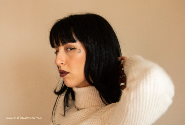 Satin Gloves & Armpit Hair - FINDOM GODDESS MARY SALT Official Profile ...