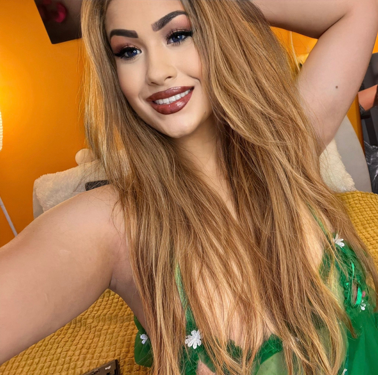 Sabrina R's videos and clips | Official account | LoyalFans