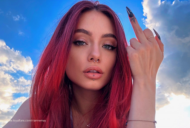 Stroke it for My middle finger - Mistress May Findom Official Photos ...