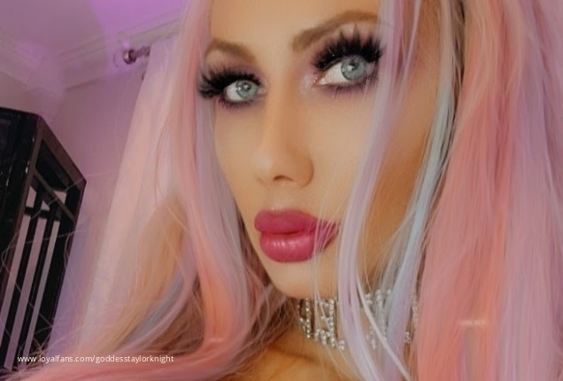 Online now....... - Goddess Taylor Knight Findom Femdom Official Photos ...