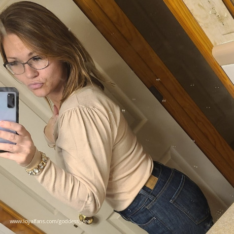 GoddessVee08's videos and clips | Official account | LoyalFans