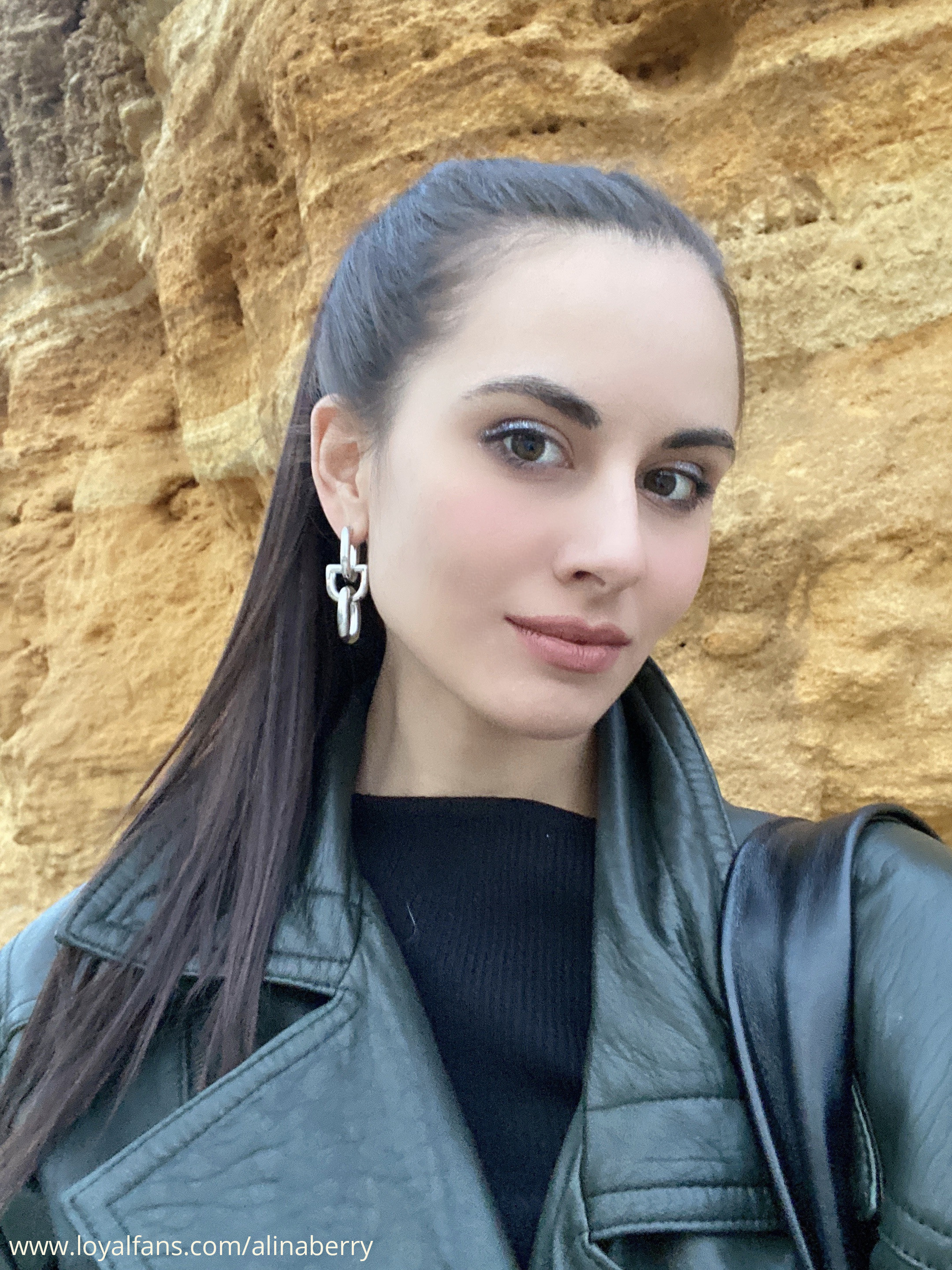 Alina Berry's Official Social Fan Page | LoyalFans