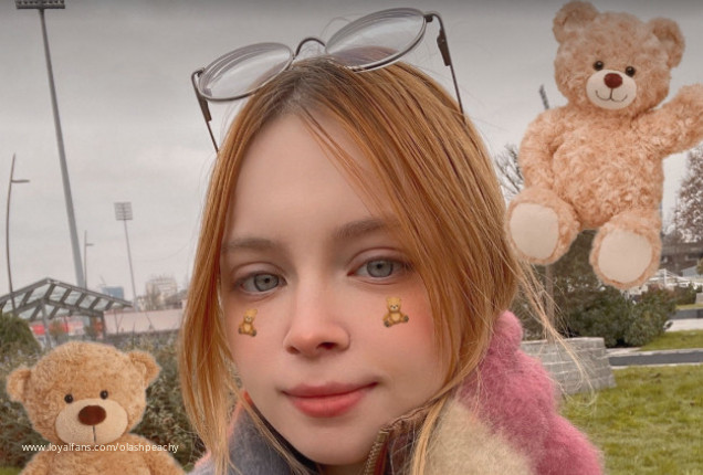 A couple of fresh pics today with my sleepy face hehe - Olash Peachy ...