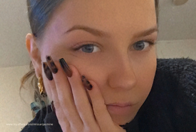 Happy Friday little subbies! - Miss Ari Jasmine Official Photos | www ...