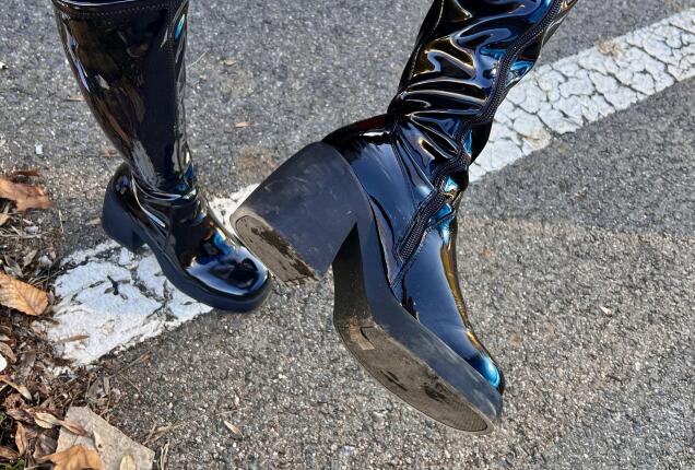 Look at these boots, pathetic boot lickers! - Goddess Maisha Official ...