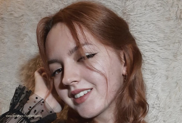 😘😜 - Betty Ellis Official Photos | www.Loyalfans.com