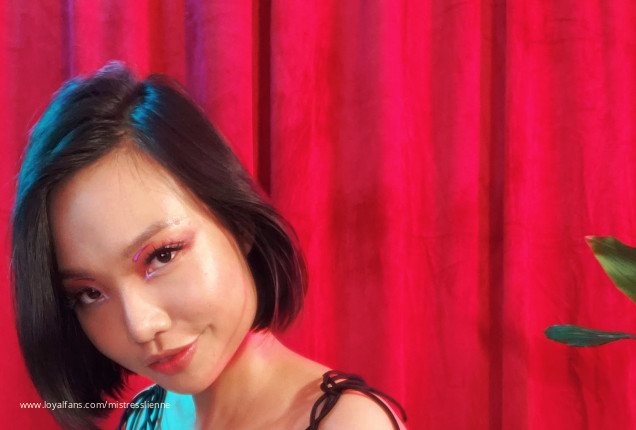 Come here litlle one - Mistress Lienne Dagger Official Photos | www ...