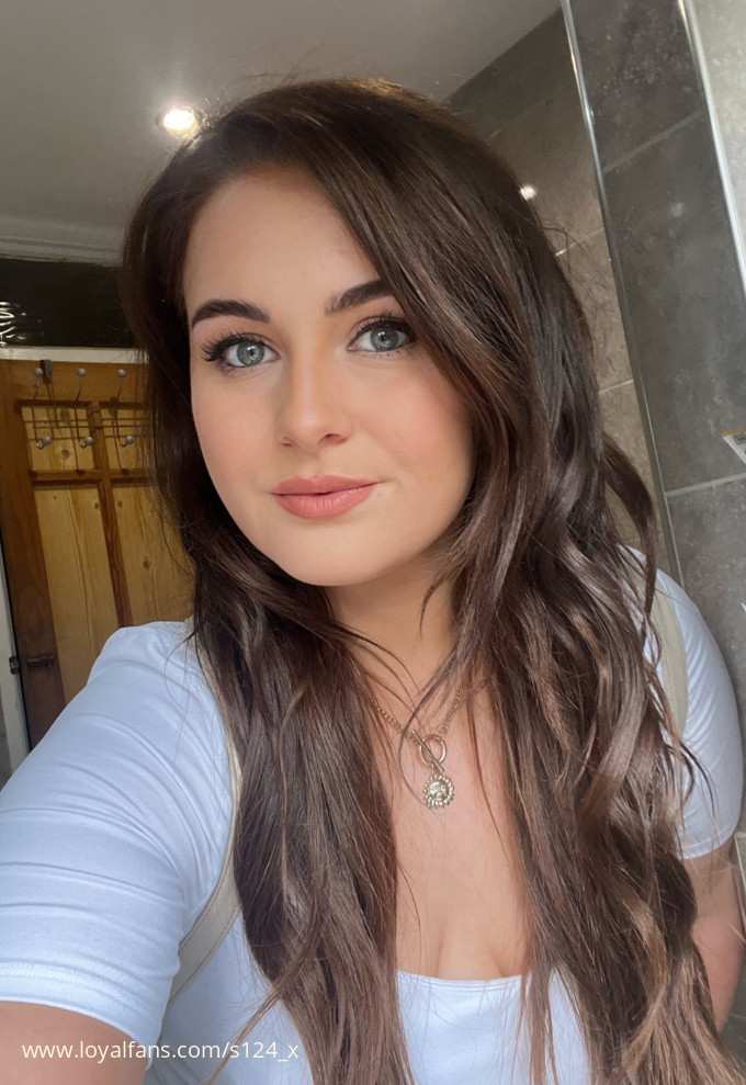 FinDom Goddess Sarah’s Official Social Fan Page | LoyalFans