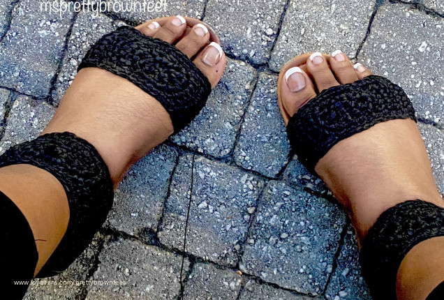 Toes Out - Pretty Brown Feet Official Photos | www.Loyalfans.com