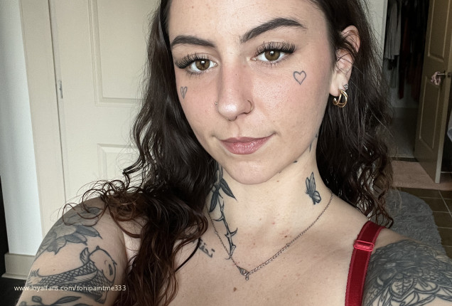 Public titty flash in the elevator 😈 - tonipaintme333 Official Photos ...