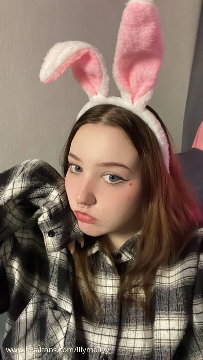 lilymollyy’s Official Social Fan Page | LoyalFans