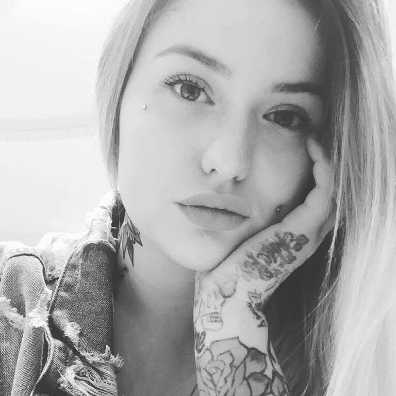 MissElliemtl's Official Social Fan Page | LoyalFans