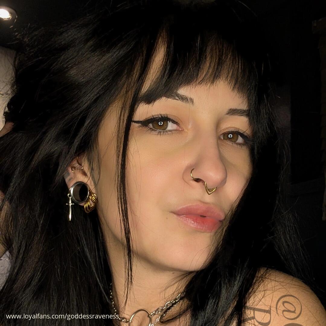 Helness Raveness’s Official Social Fan Page | LoyalFans