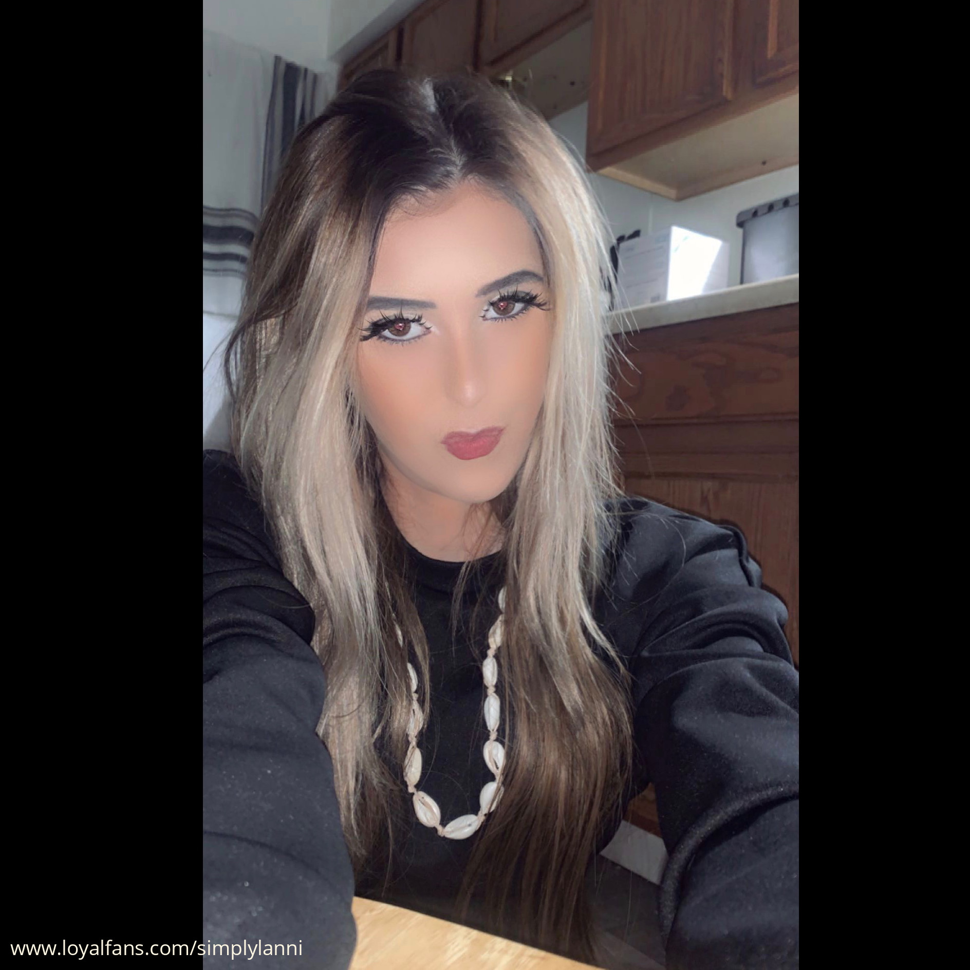 Simplylanni’s Official Social Fan Page | LoyalFans