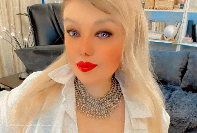 Mesmerised by the cleavage, big and natural DD/E in leather and silk ...