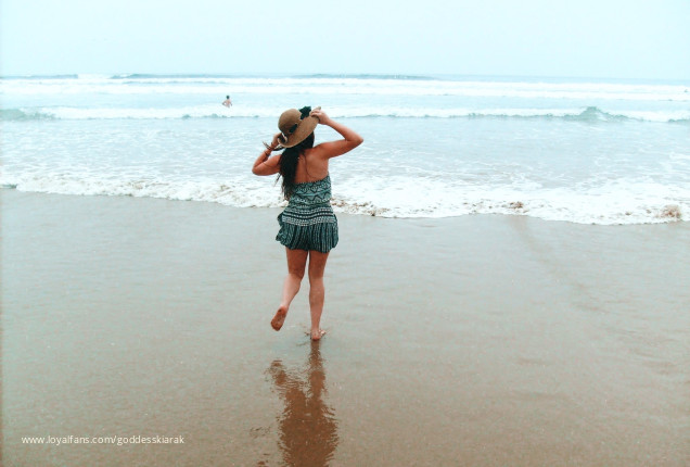 salt water and sandy toes - Goddess Kiara Spoiled Bratty FinDom ...