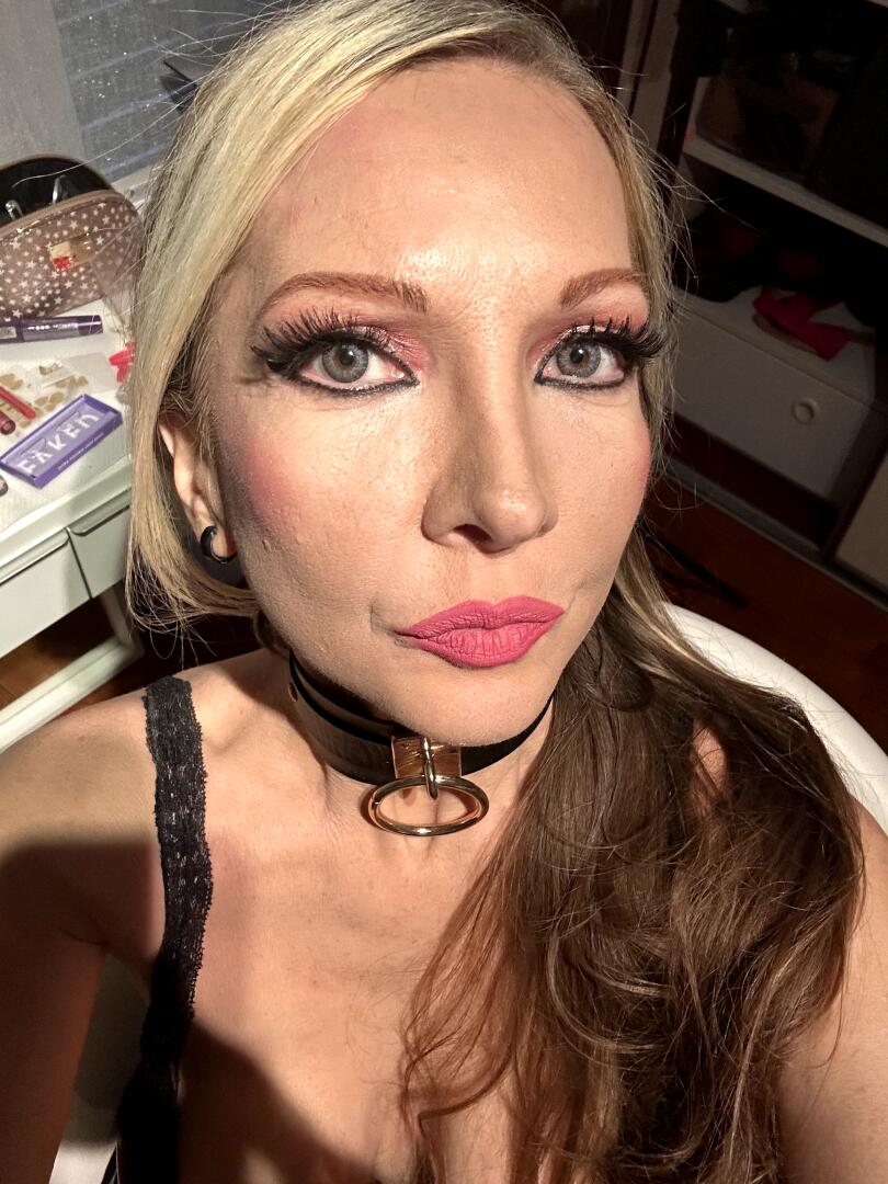 Annette DeVille’s Official Social Fan Page | LoyalFans