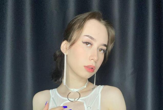 😘 - Bratt Princess Emma Official Photos | LoyalFans