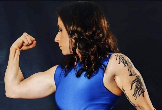 I've got bigger muscles than you 💪🏻 - Muscle Goddess Blake Findom ...