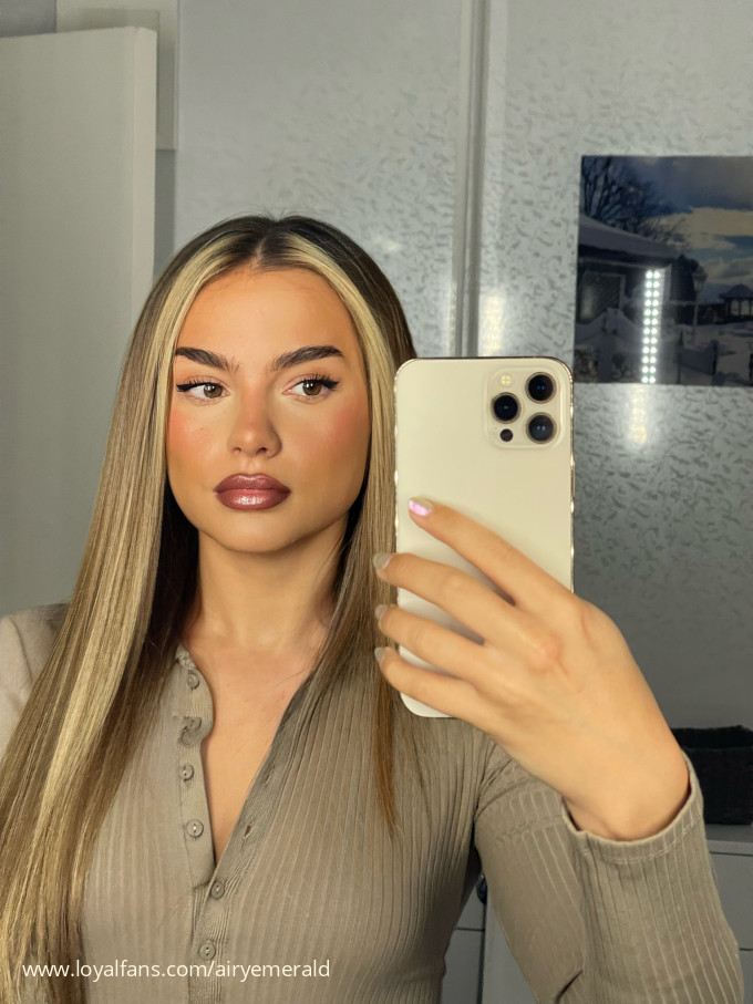 Airyemerald’s Official Social Fan Page | LoyalFans