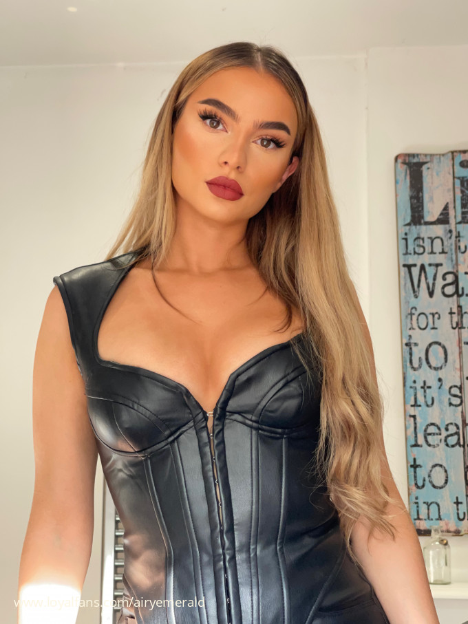 Airyemerald’s Official Social Fan Page | LoyalFans