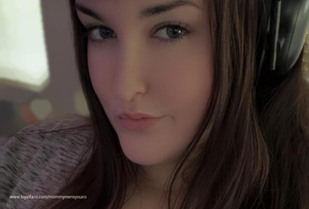 LIVE! big mommy milkers out - Findom Mommy Clem Official Profile ...