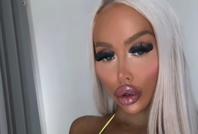 BIMBO GODDESS BLOWING SMOKE IN YOUR FACE - GoddessDollybitch Official Profile | LoyalFans