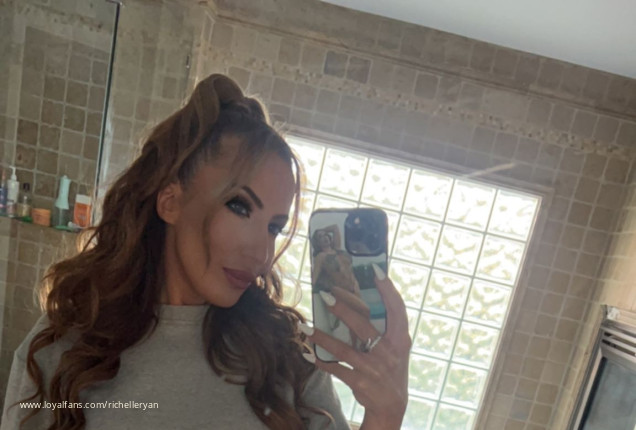 Happy Tuesday! - Richelle Ryan Official Photos | www.Loyalfans.com