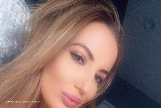 Let’s start Friday together… - Richelle Ryan Official Photos | www ...