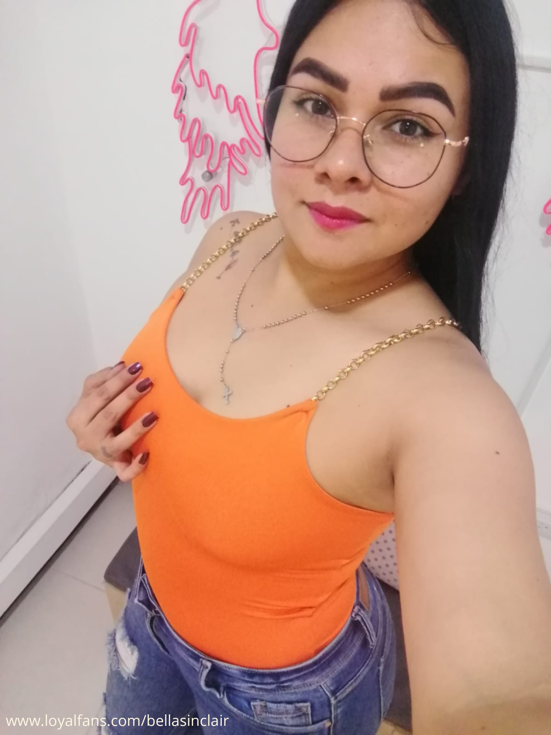 Bella Sinclair’s Official Social Fan Page | LoyalFans