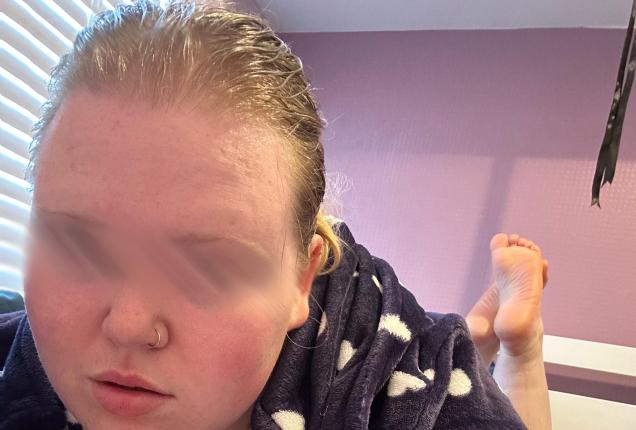 Hair oiled, dressing gown on, feet out - princess nixie Official Photos ...