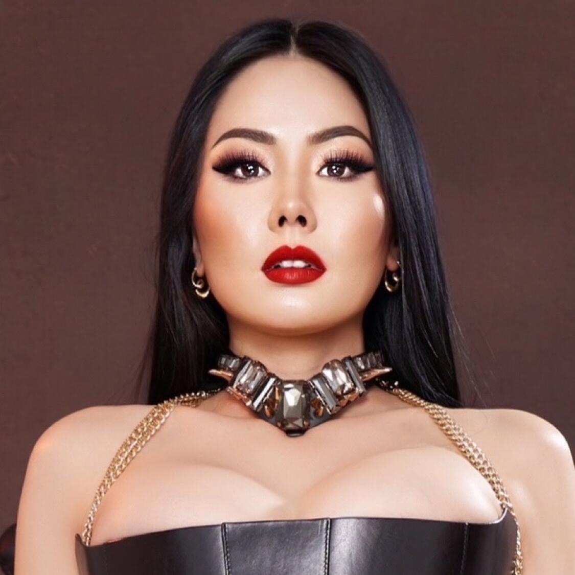 LADY JIKU’s Official Social Fan Page | LoyalFans